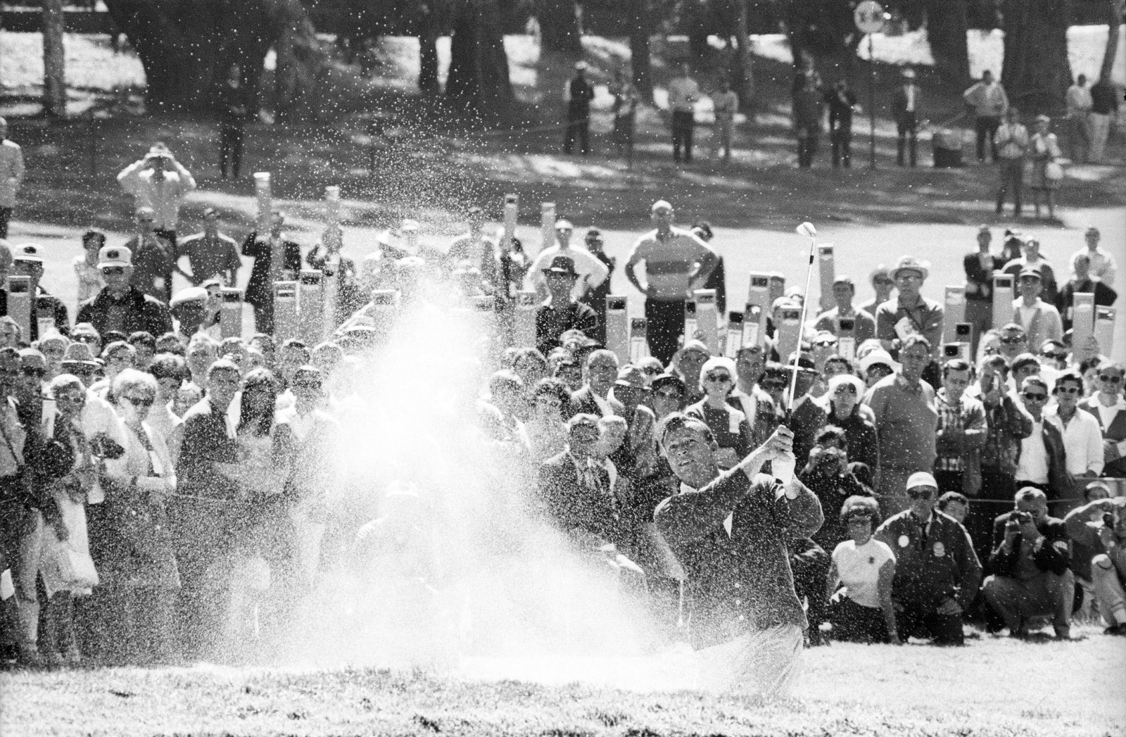Arnold Palmer Hitting Out of Bunker | Neil Leifer Photography